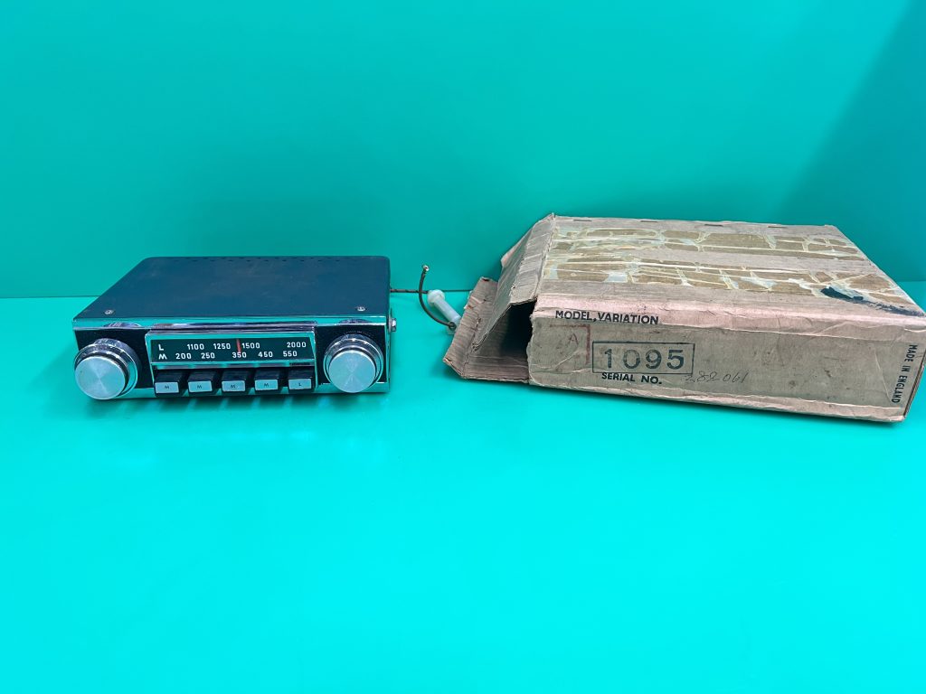 Radiomobile Stereo Old Classic Vintage spindle model 1095 - JT Audio